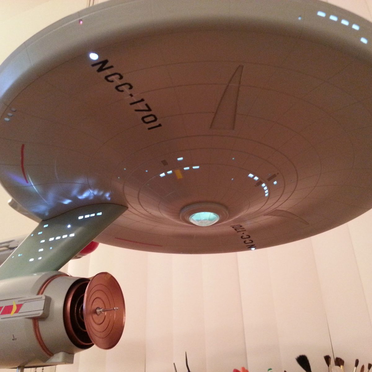 1/350 Mirror TOS Enterprise – Hoesten Model Club